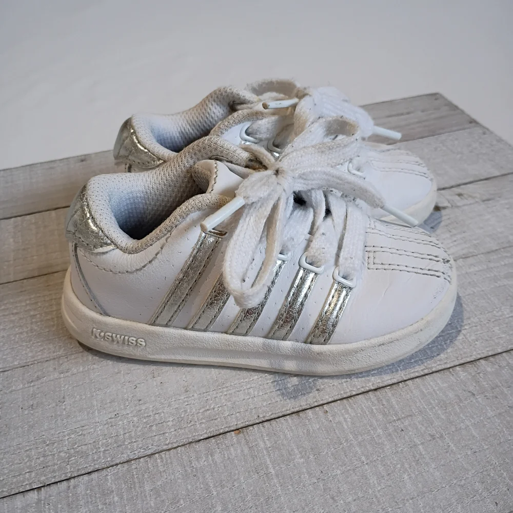 K-Swiss | Shoes | Kswiss Kids Size 5c Sneakers In White And Silver Has ...